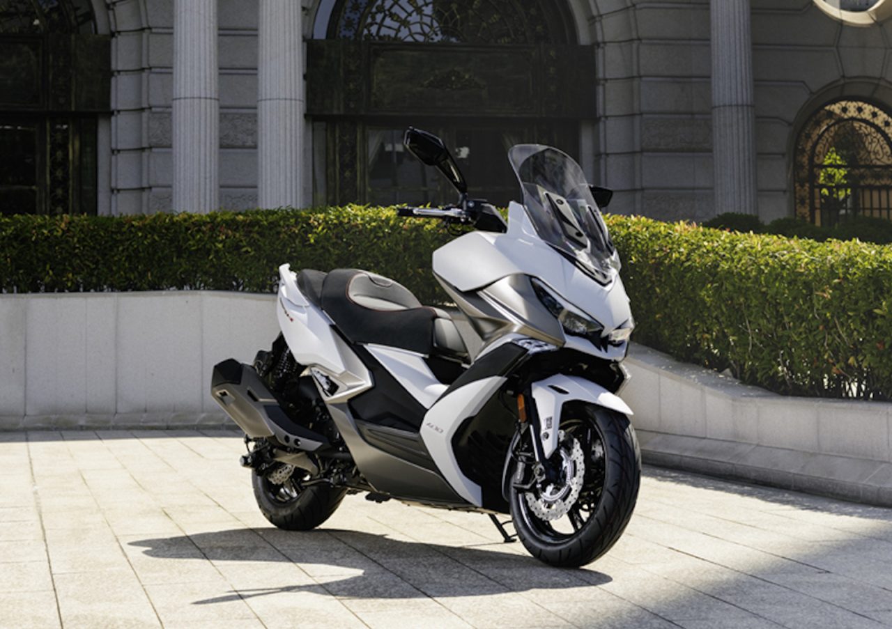 KYMCO Xciting VS 400 new equipment and engine for the flagship