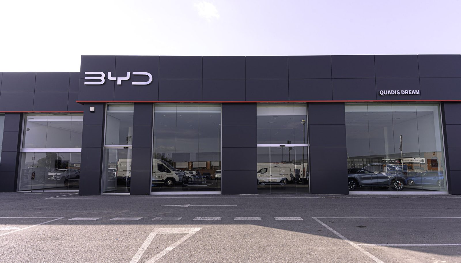 BYD prepara la apertura de 6 concesionarios en España