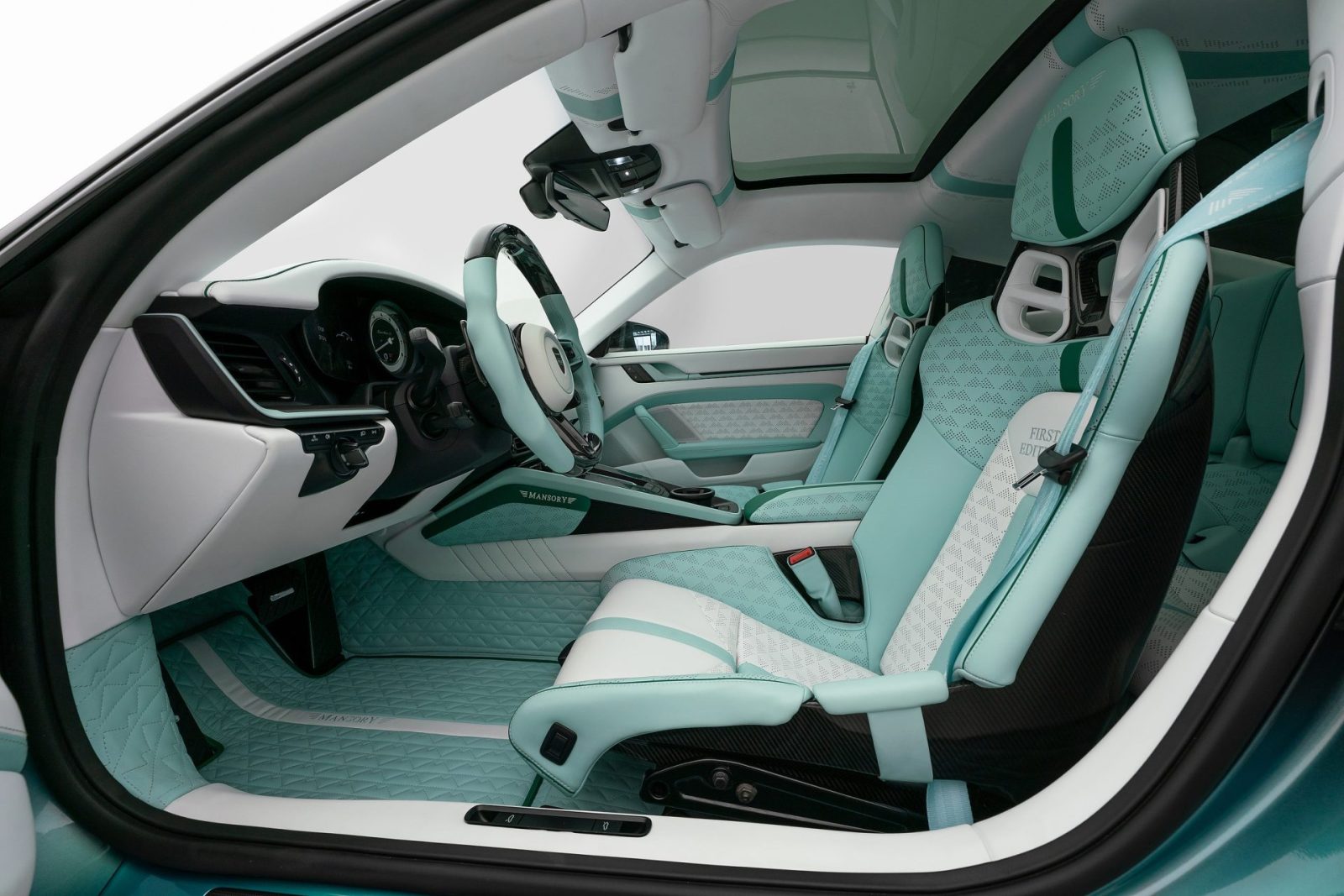 Mansory muestra su nuevo P9LM EVO 900 limitado a 10 unidades