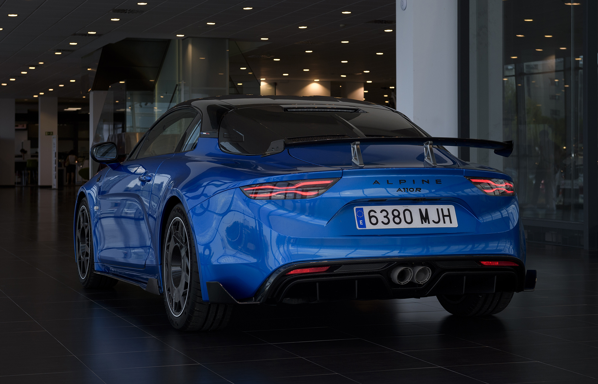 El Alpine A110 R, con 300 CV, realiza sus primera entregas en España