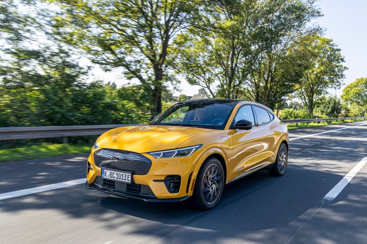 El Ford Mustang Mach-E supera en ventas al Mustang con motor de combustión. ¿Llegan tiempos de ...