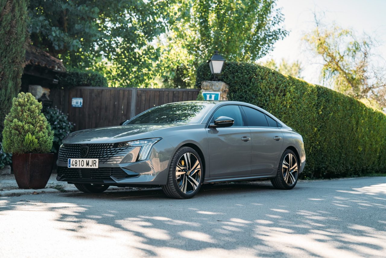 Peugeot 508 Phev (2)