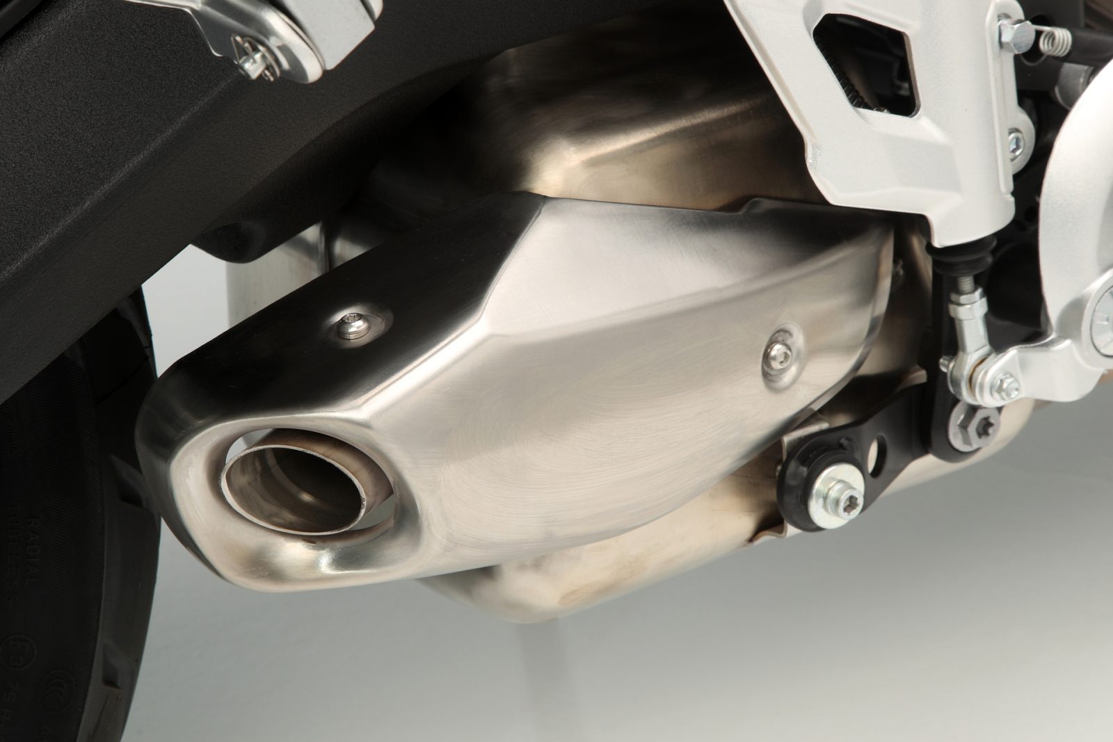 QJ Motor lanza la nueva SRT 700 On Road desde 7.499€ disponible en dos ...