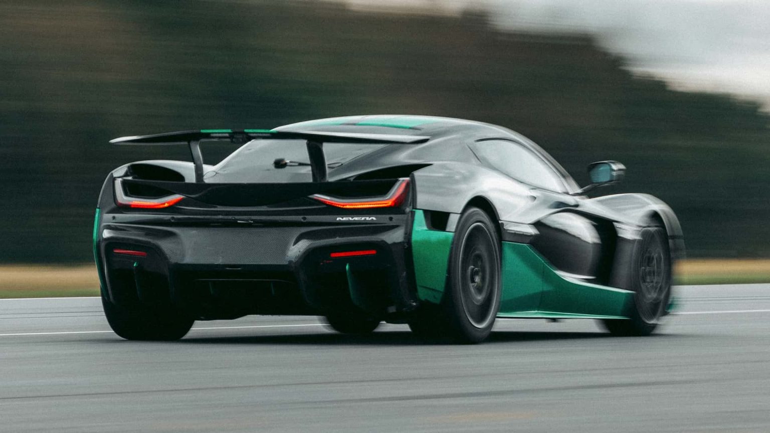 O Rimac Nevera bate o récord mundial de velocidade... ao revés