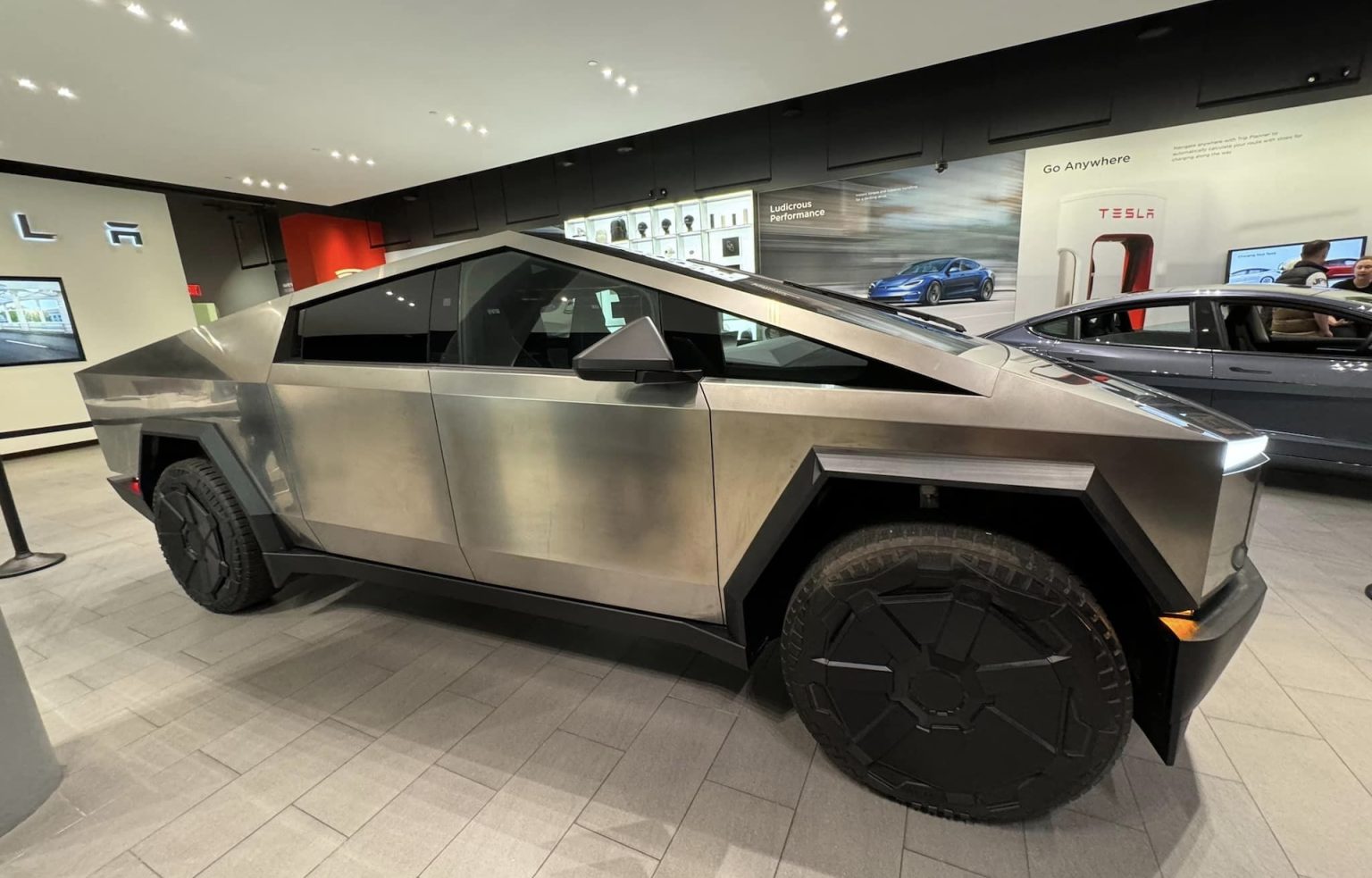 The Cybertruck arrives at Tesla stores before its official presentation