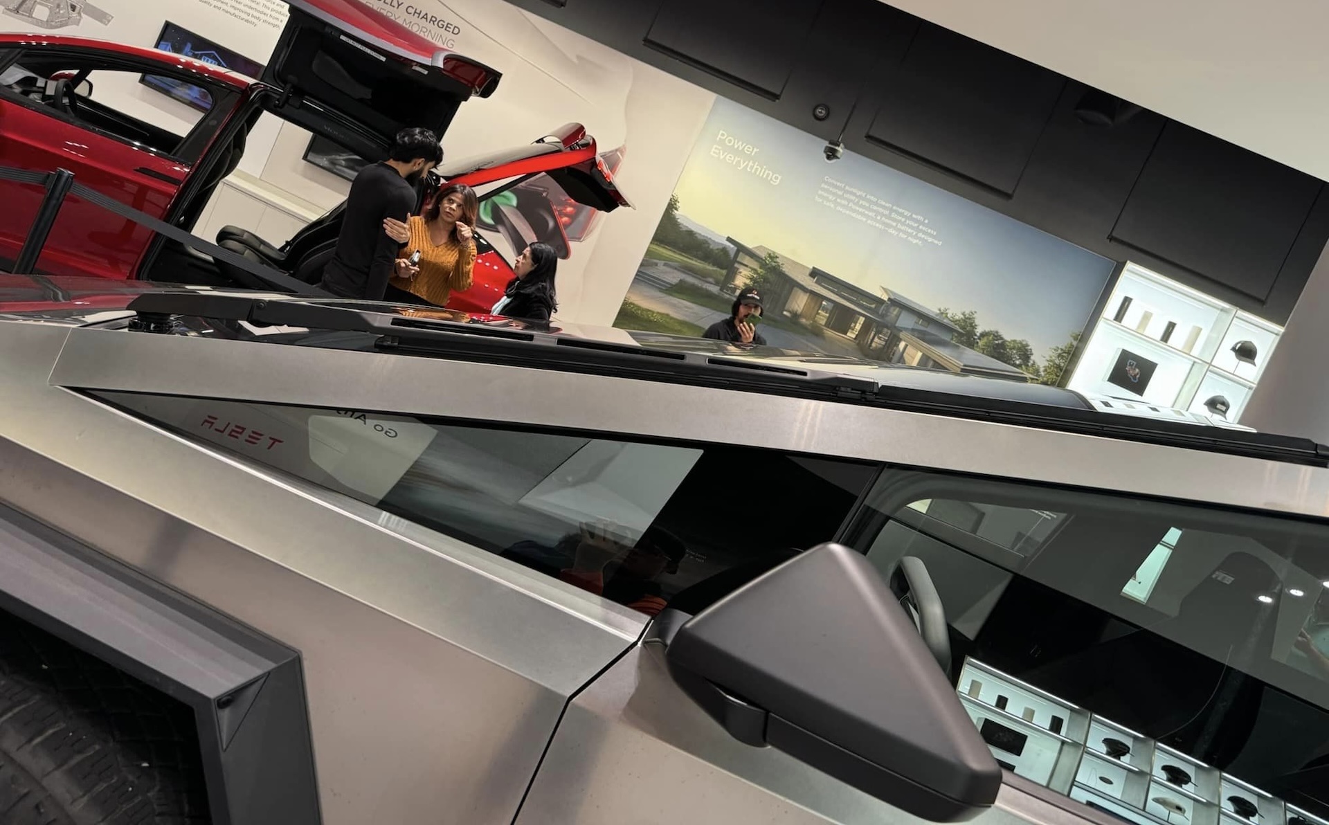 La Cybertruck llega a las «Stores» de Tesla antes de su presentación ...