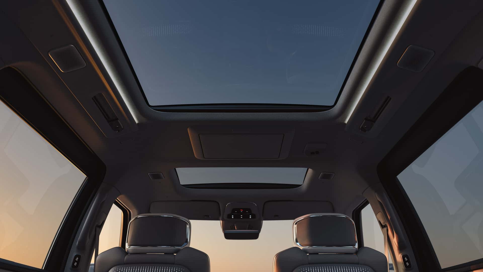 Un vistazo al espectacular interior del Volvo EM90 antes de su presentación