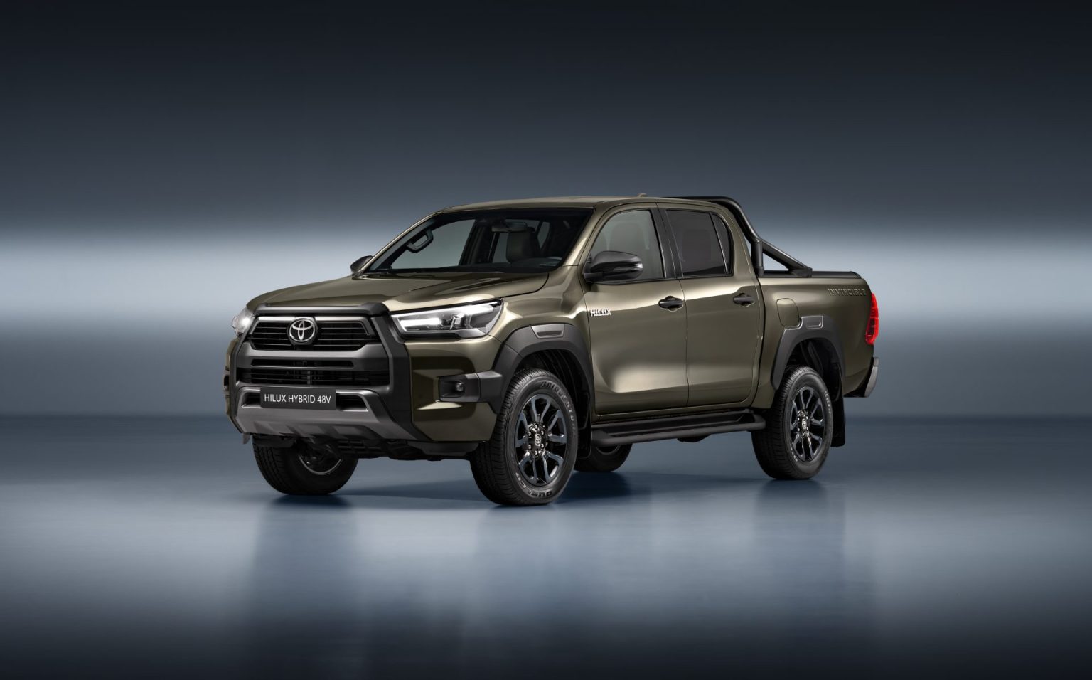 Toyota annuncia la variante Hilux Hybrid del suo pick-up