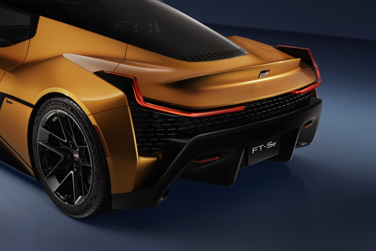 Toyota presenta el prototipo FT-SE, un deportivo biplaza totalmente ...