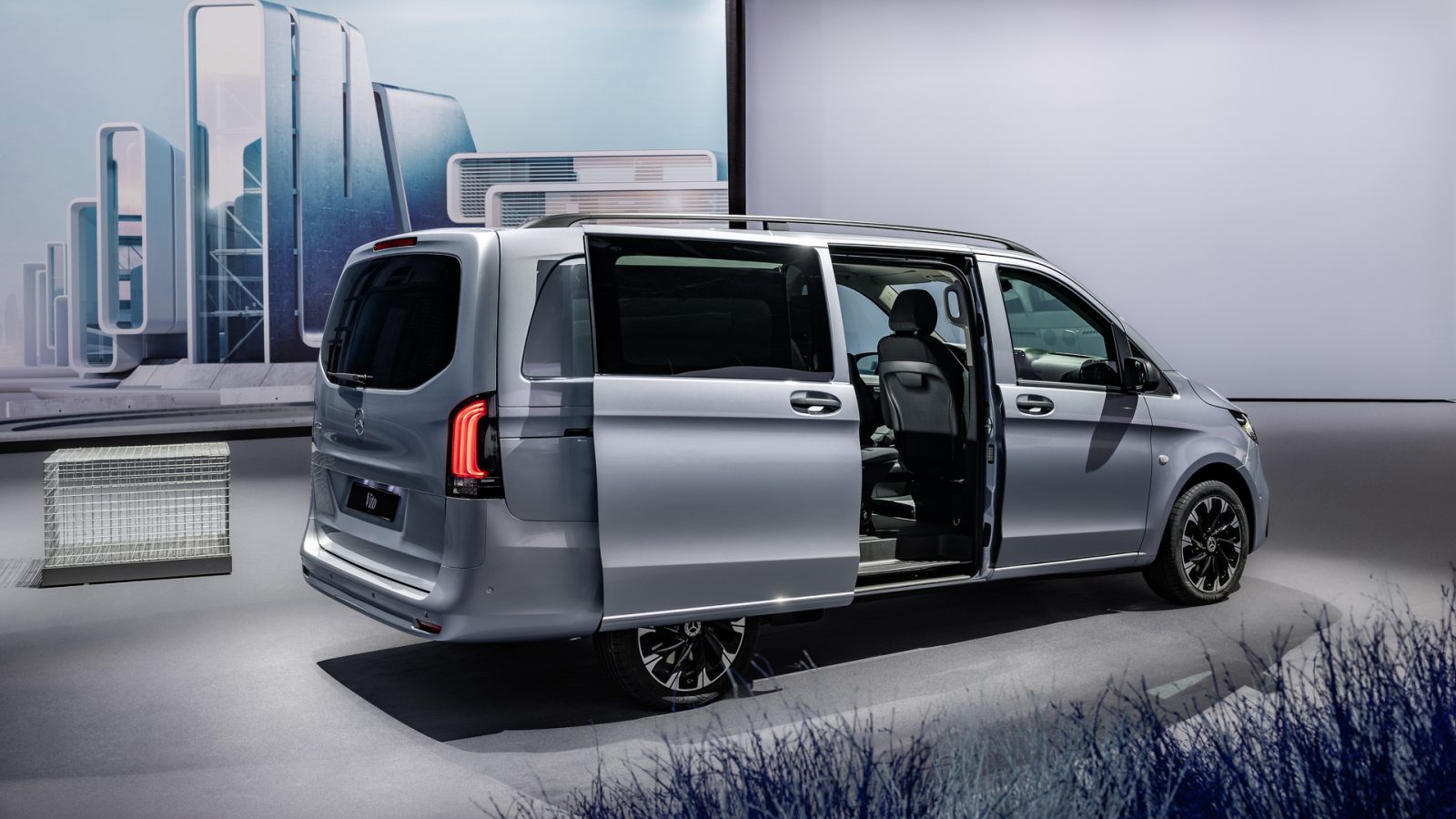 Mercedes bringt den VIto und den eVito ab 32.648 Euro in den Versionen ...