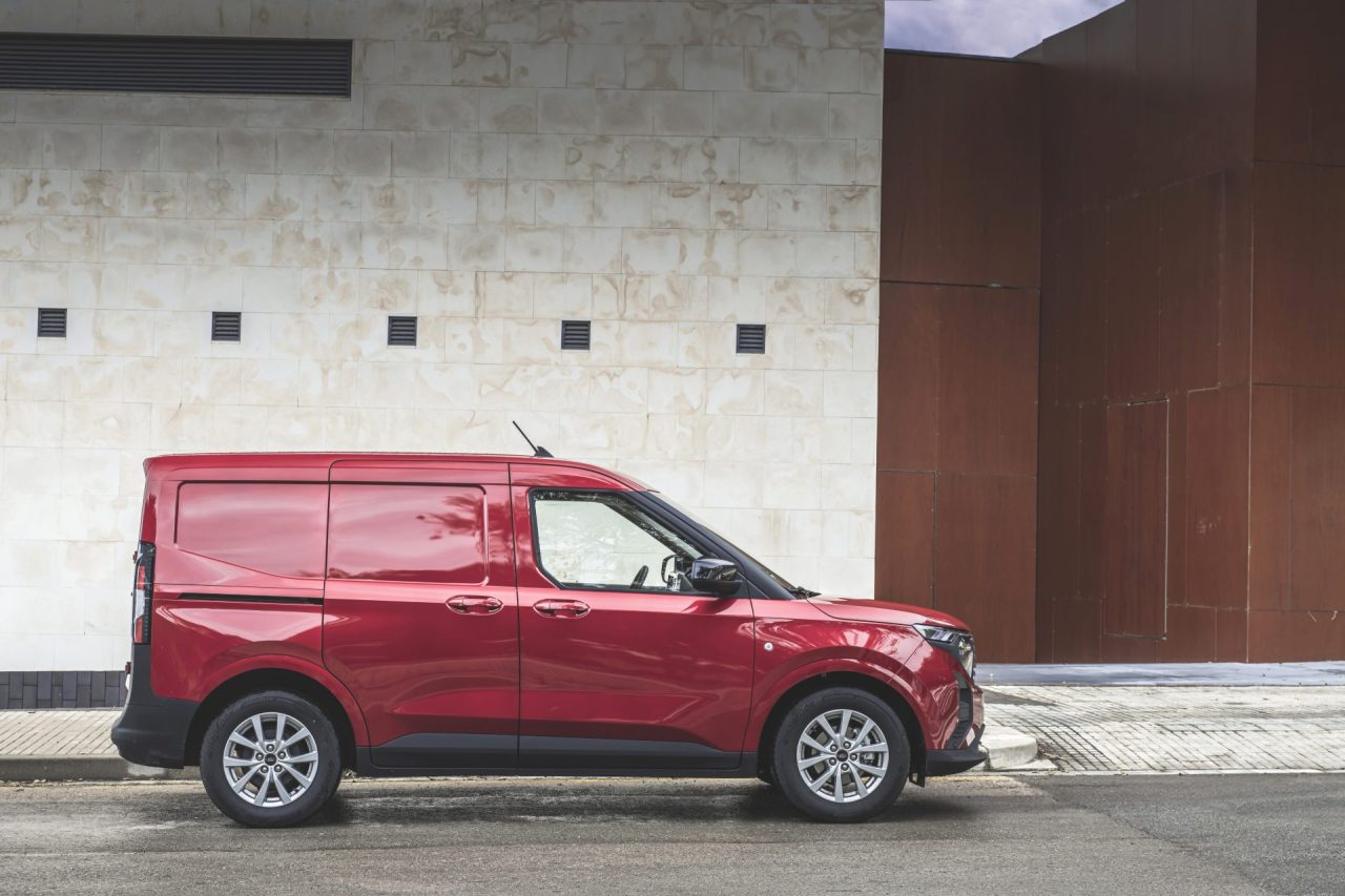 Ford Transit Courier 2024 (20)
