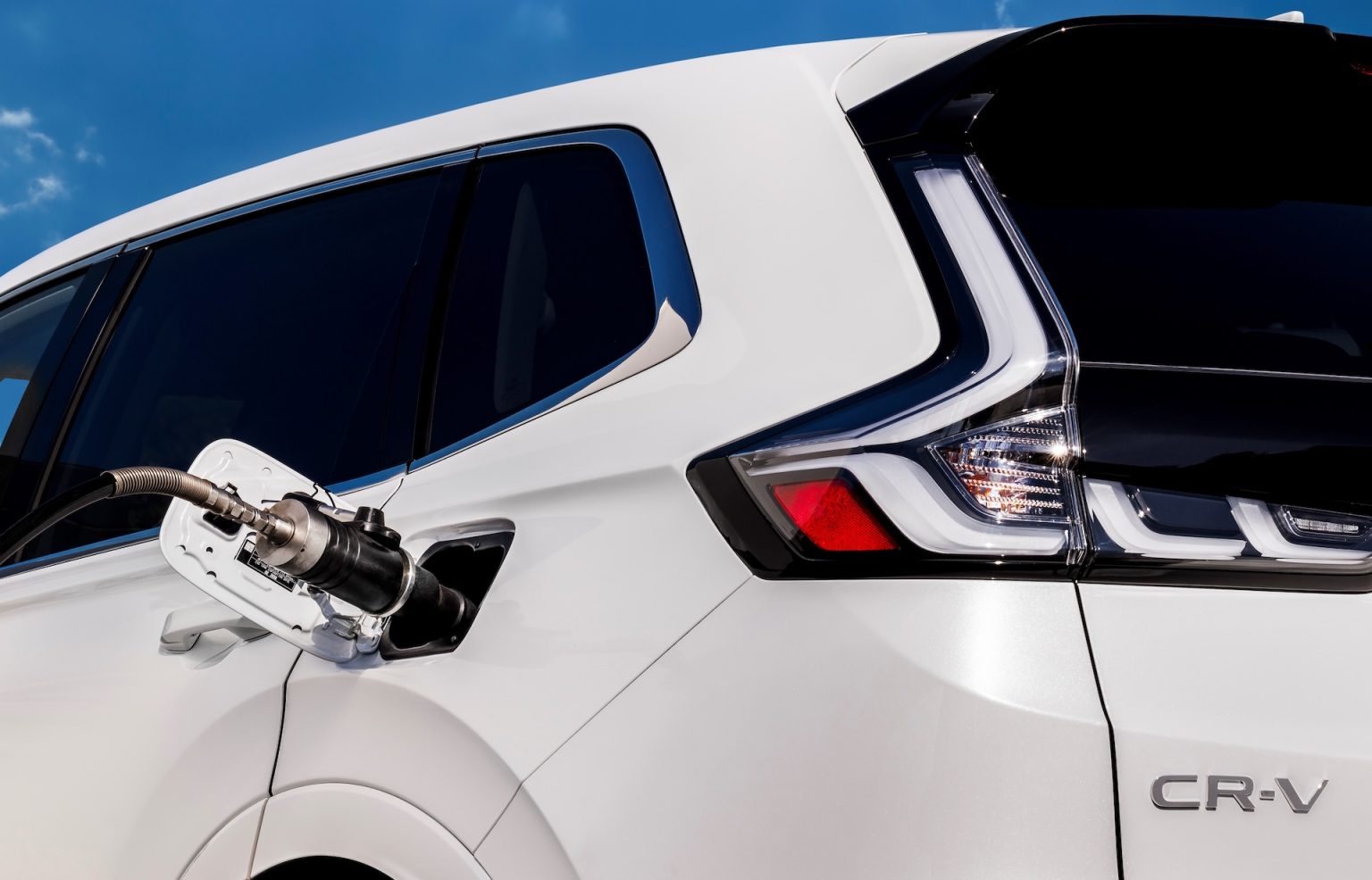 Honda begins sales of CR-V hydrogen fuel cell hybrid in Japan