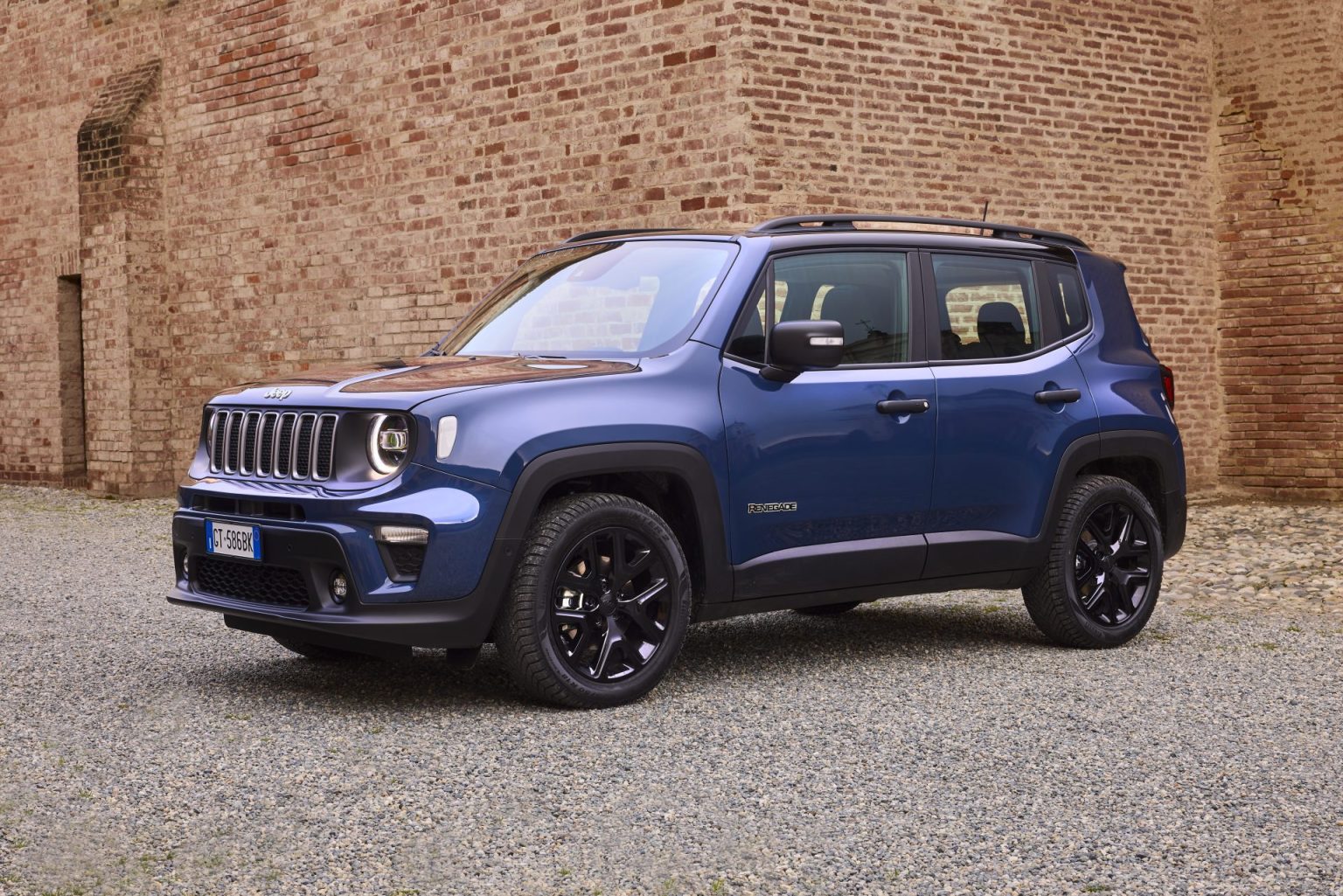 Jeep Renegade と Compass には e-Hybrid バージョンが用意されています