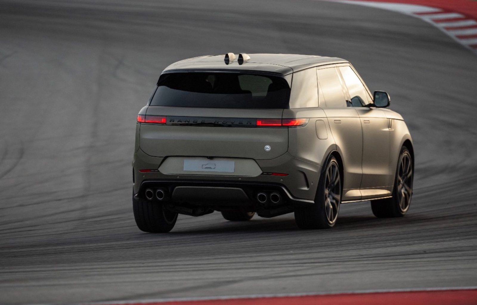 Karbonsko-keramične zavore Range Rover Sport SV