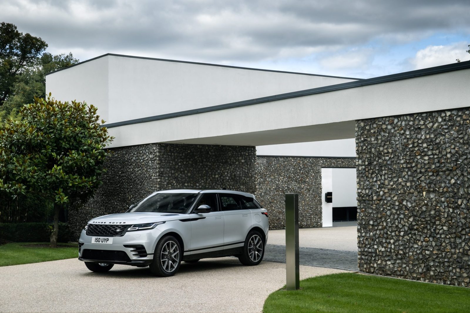 Range Rover will only launch one electric model in 2026: its plans were ...