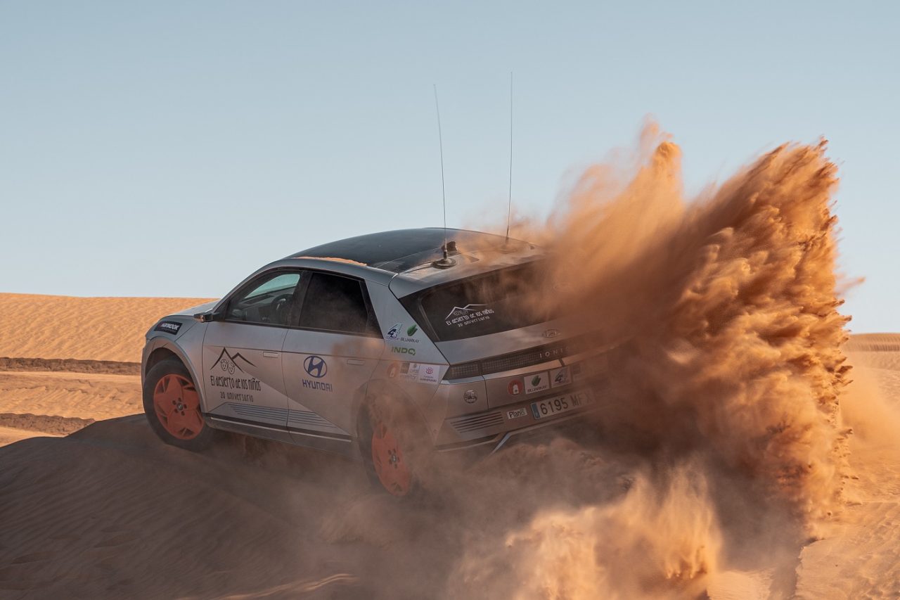 The Ioniq 5 4WD is put to the test in the desert and passes the tests ...