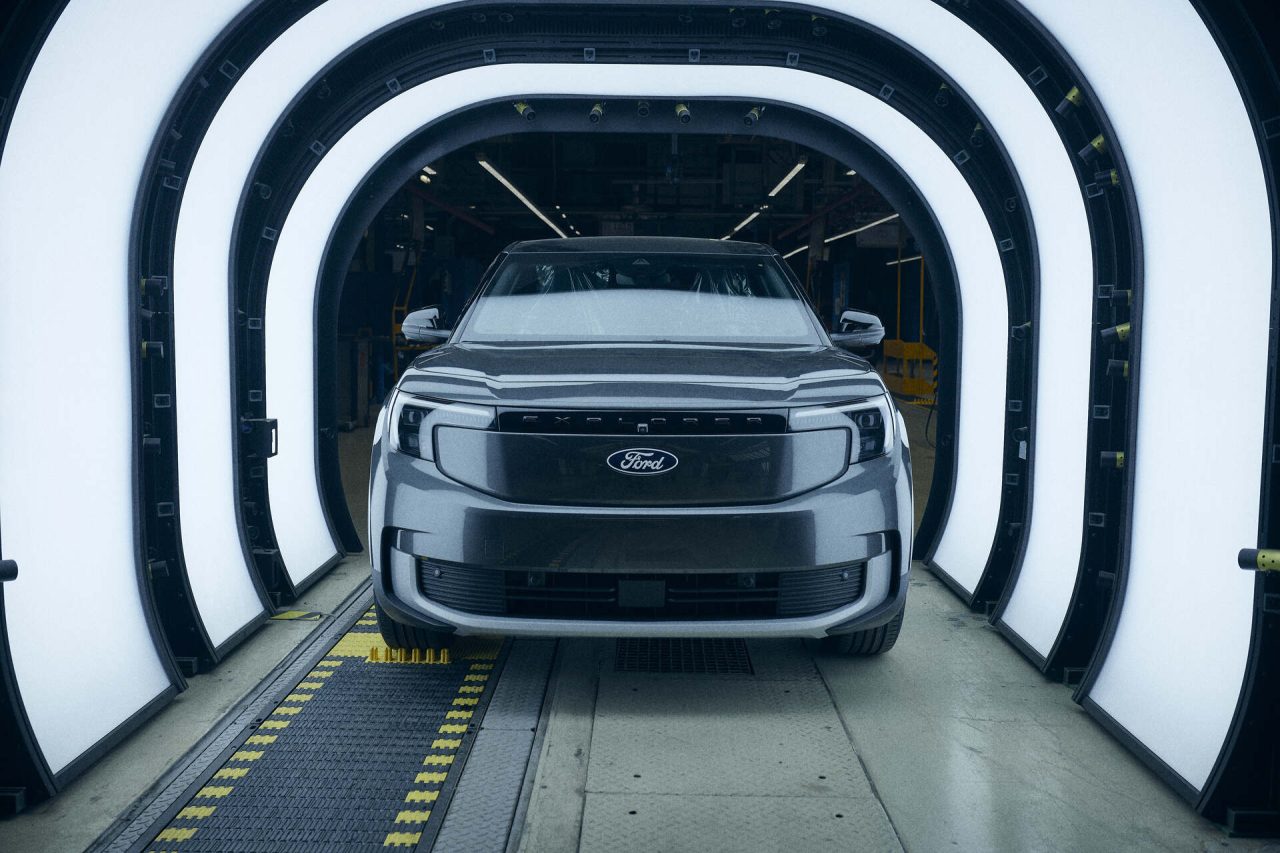 Ford begins production of the 100% electric Explorer in Cologne, an SUV ...
