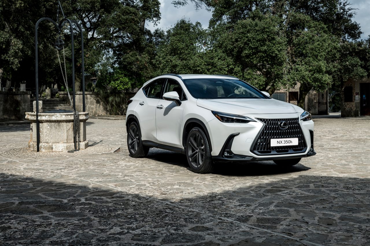 Lexus NX 2024: dodano dwa nowe elementy wyposażenia: Premium+ i Executive+