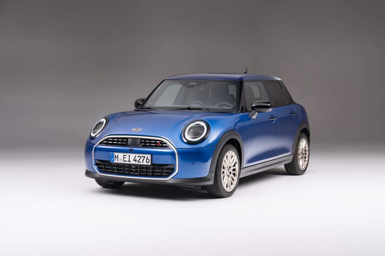 MINI Cooper 5 puertas: un lavado de cara, mismo motor y versiones de ...