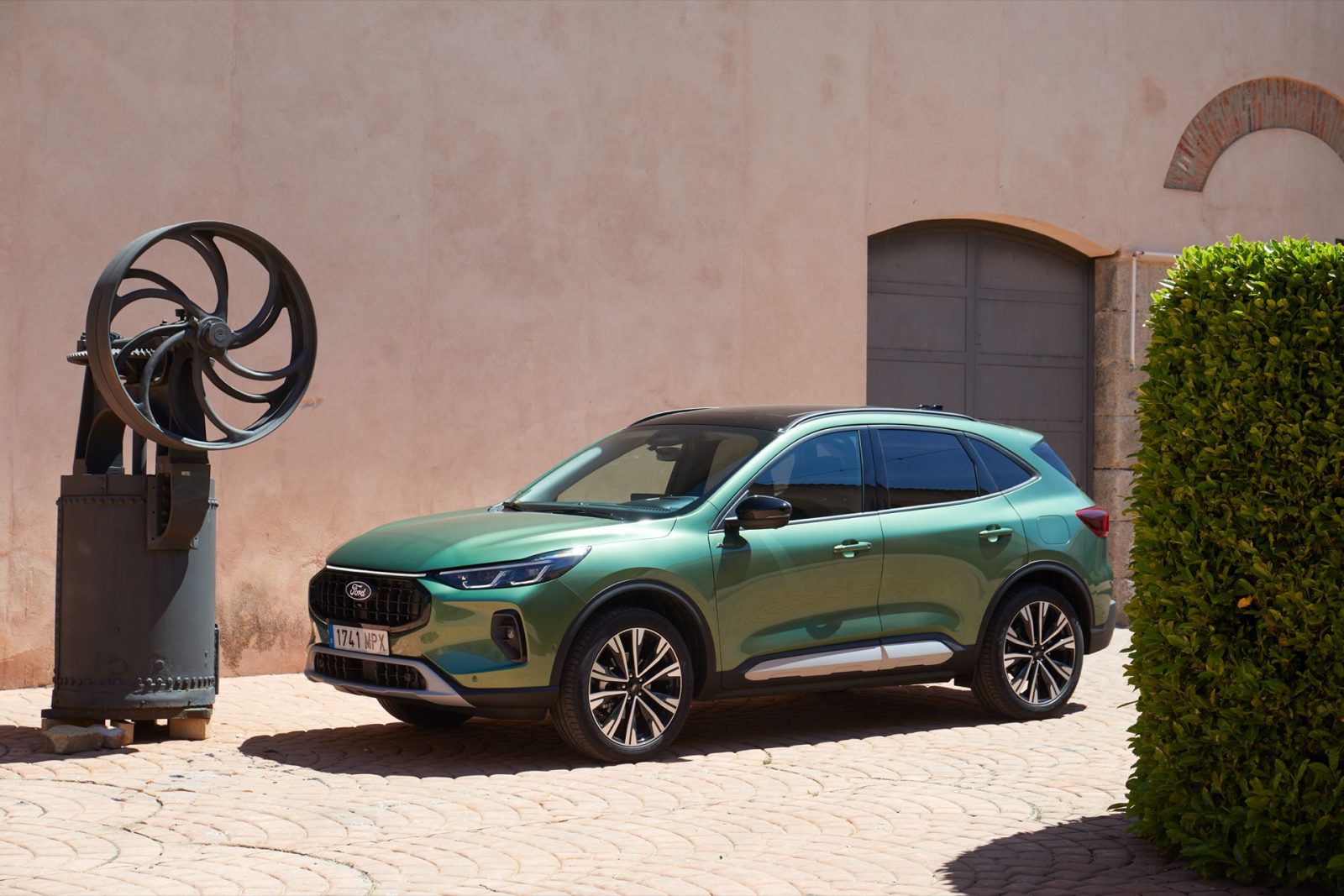 The best hybrid cars for those who prioritize range
