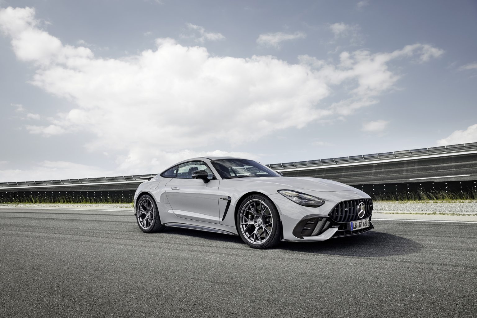 Mercedes-AMG GT 63 PRO 4MATIC+ : le plus puissant, précis et dynamique ...