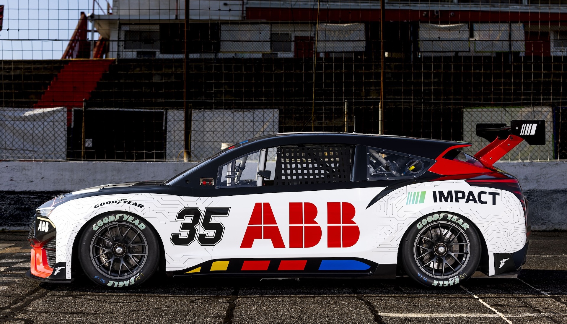La NASCAR elige a ABB como su socio principal de movilidad eléctrica