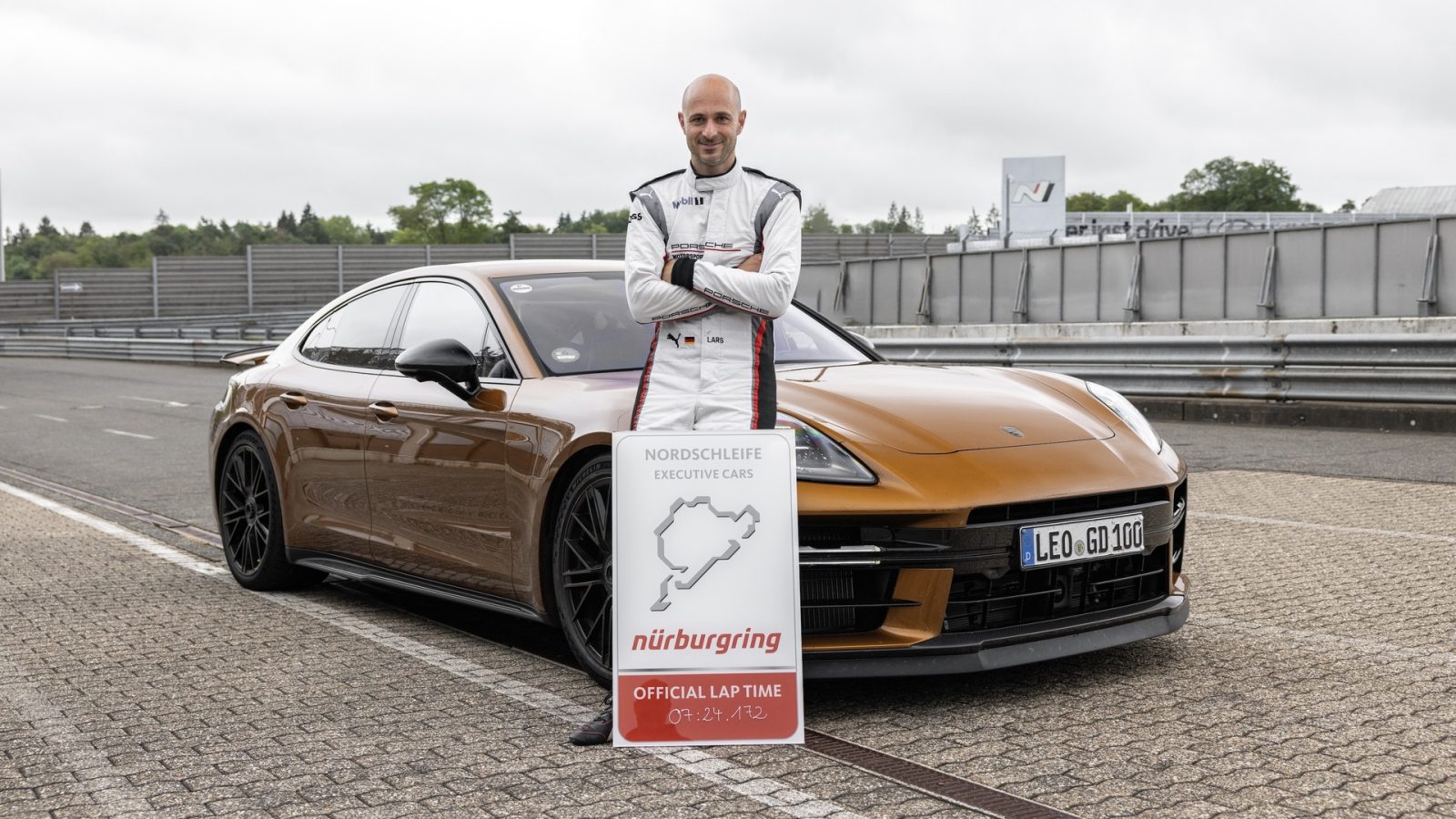 El Porsche Panamera se hace con el récord de Nürburgring gracias al ...