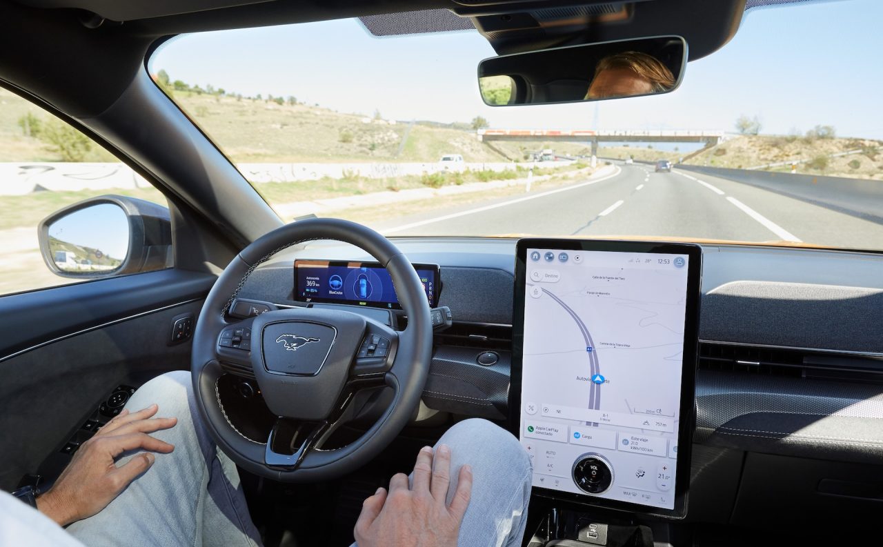 Le système d'aide à la conduite BlueCruise de Ford désormais disponible ...