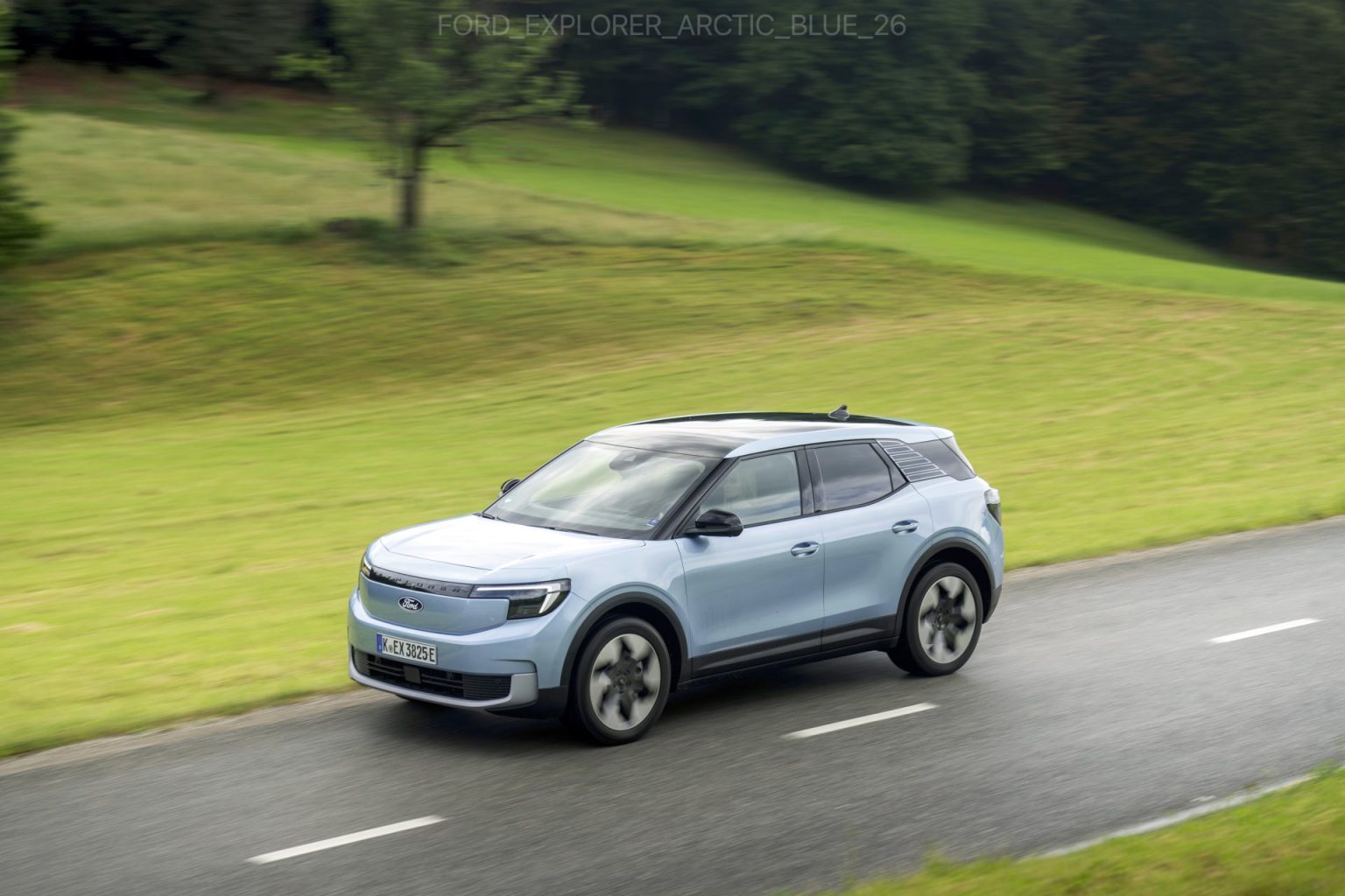 Al volante del Explorer, primer SUV eléctrico europeo de Ford