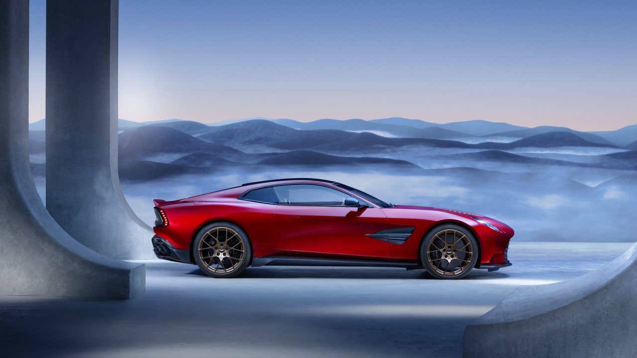 ¡Pura combustión! Vuelve el Aston Martin Vanquish, esta vez con un V12 ...