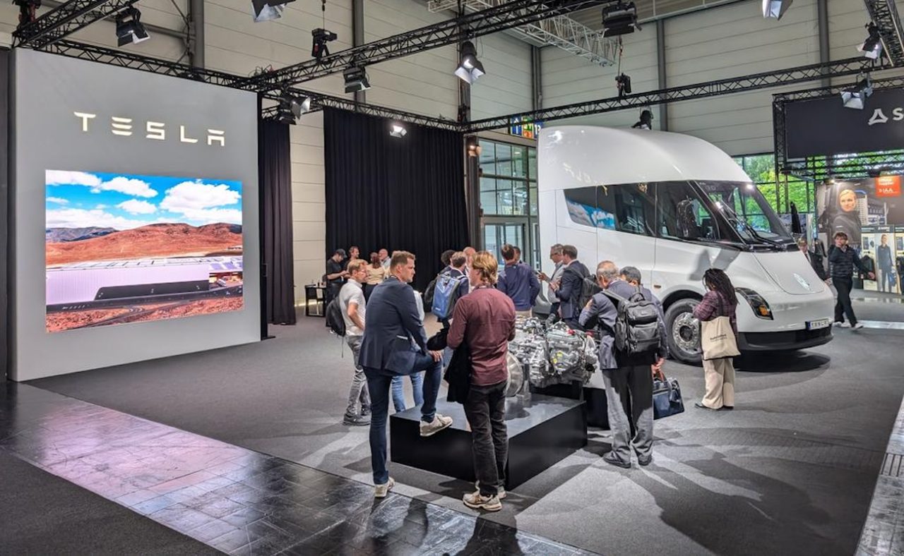 Tesla bestätigt die bevorstehende Ankunft seines „Semi“-Elektro-Lkw in ...