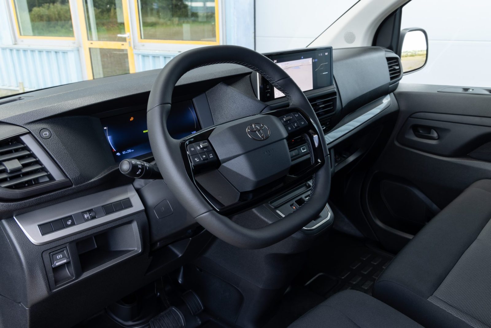 Toyota introduce diversas actualizaciones en sus furgonetas