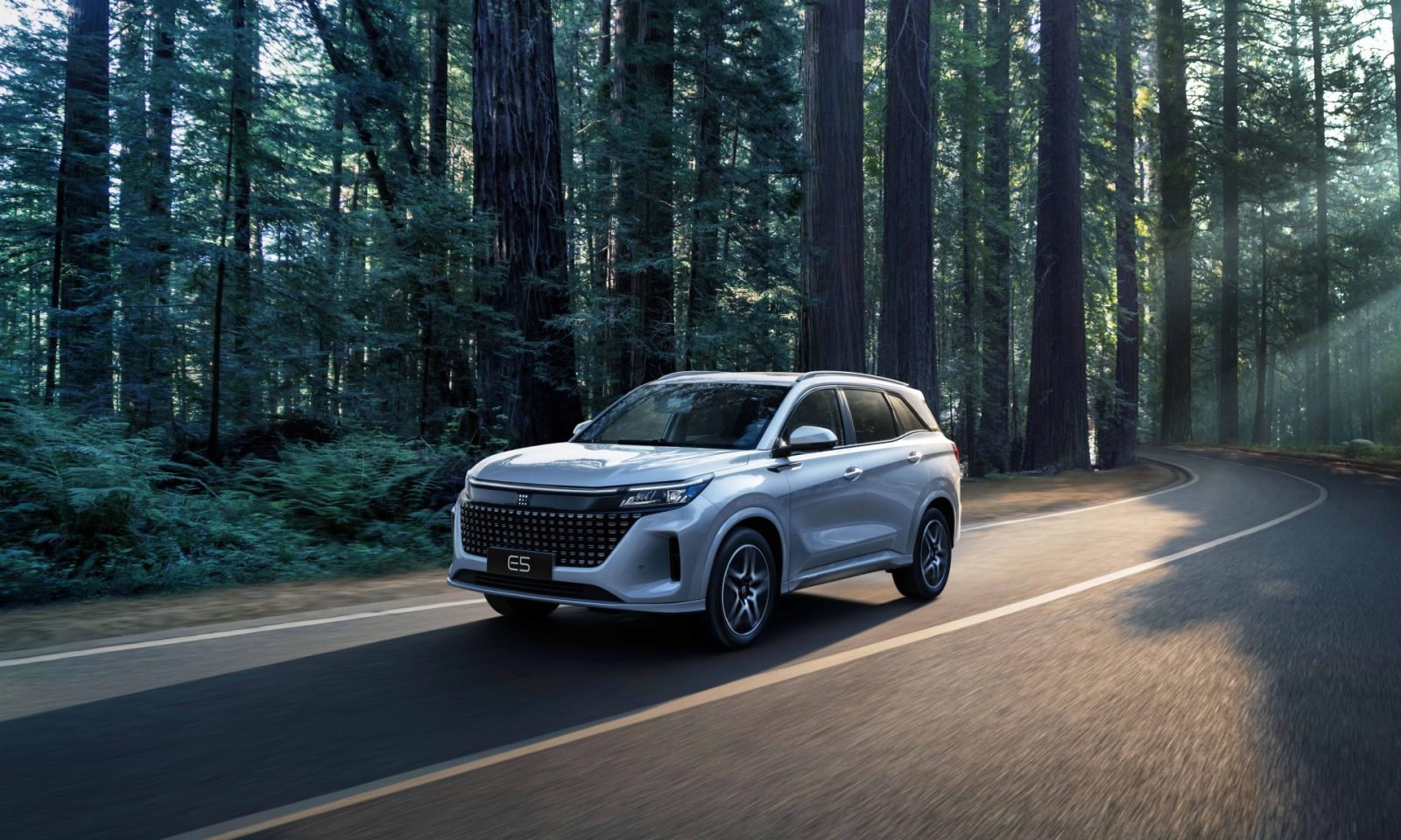 El DFSK E5 ofrece ventajas en 100 unidades a la venta