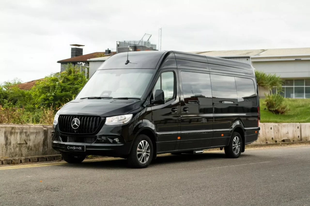 Is deze Mercedes Sprinter van Clive Sutton het equivalent van ...