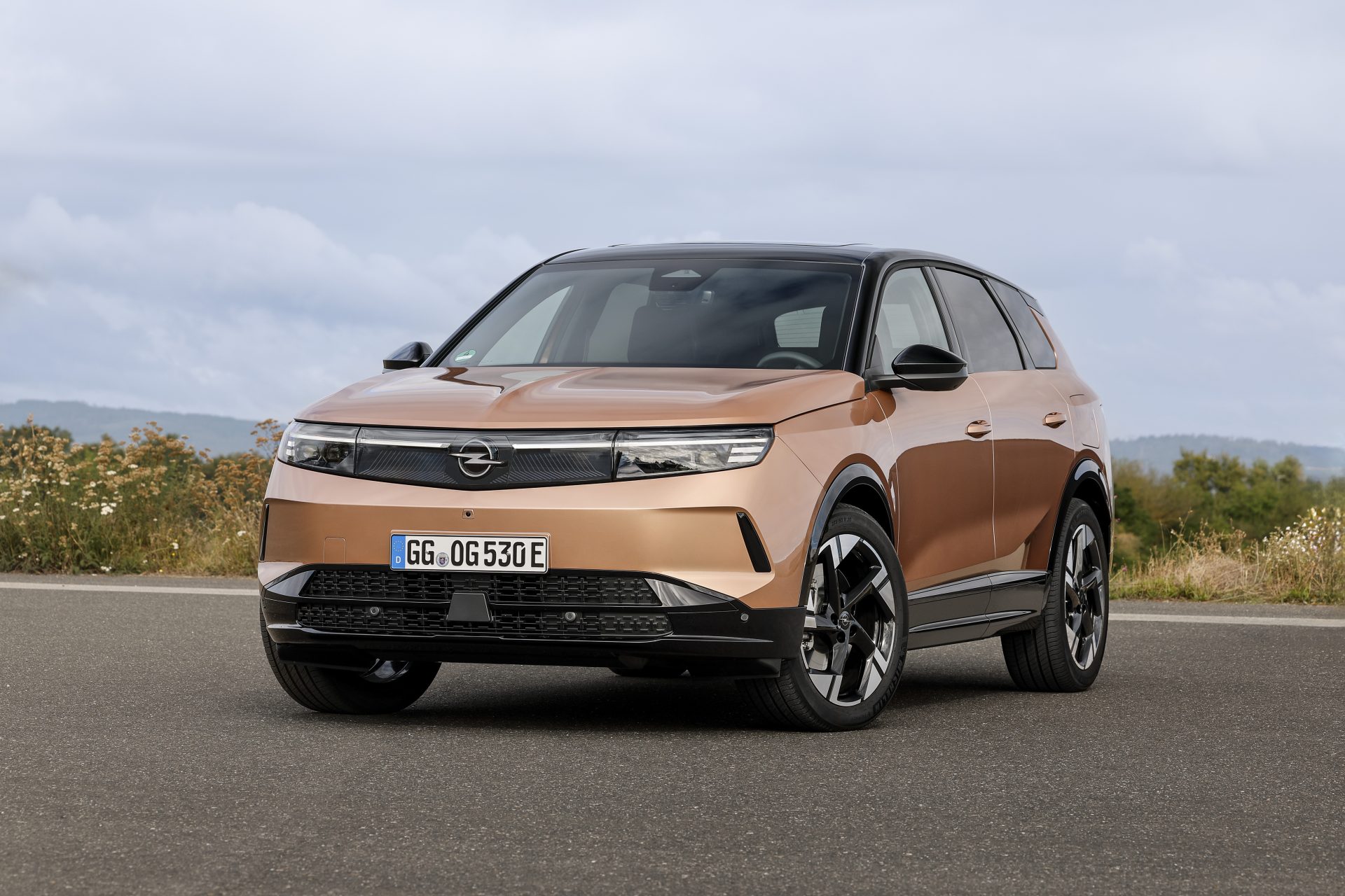 Opel Grandland test: the SUV is renewed and includes HEV, PHEV and pure ...