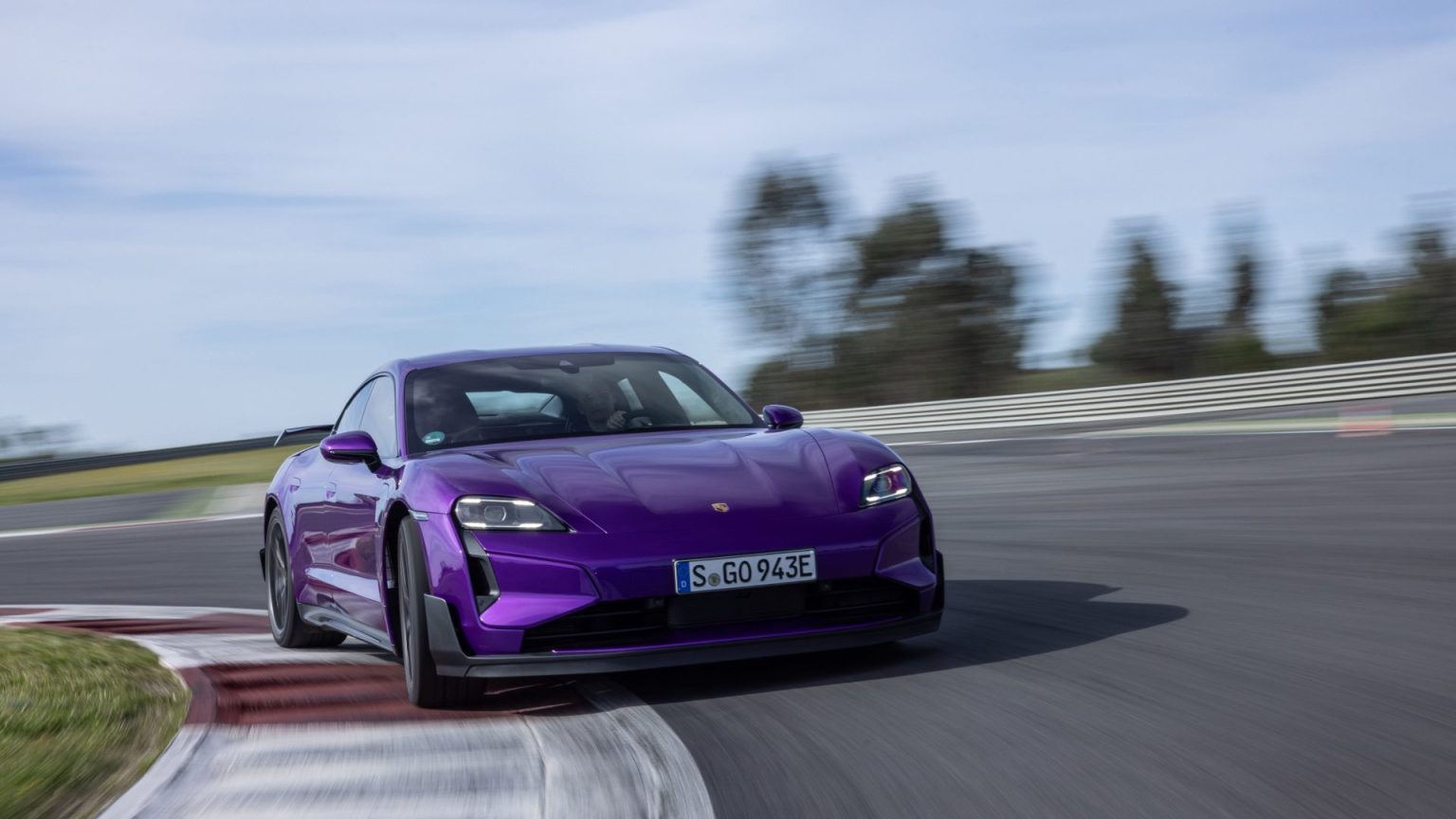 Porsche Taycan 2025: schneller, leistungsstärker und elektrischer als ...