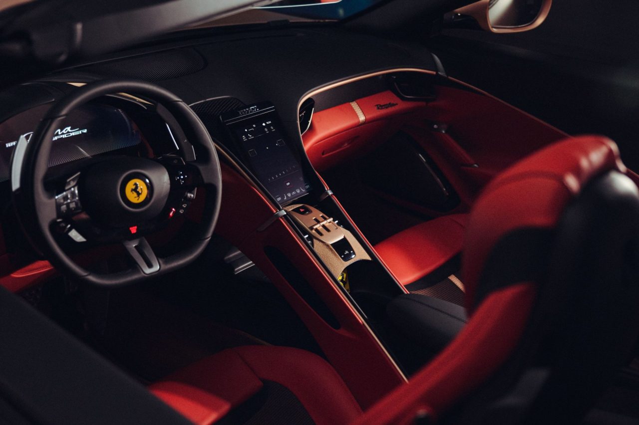 Ferrari präsentiert den maßgeschneiderten Roma Spider Tailor Made