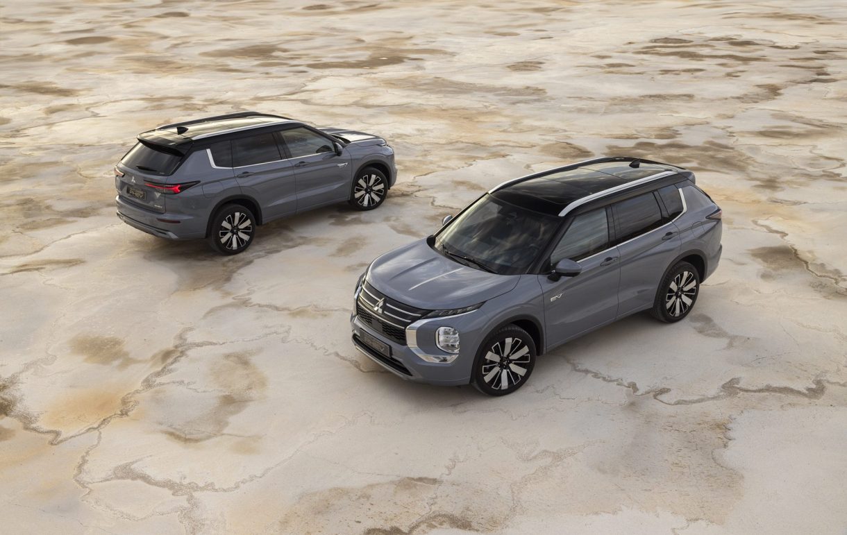 De eerste exemplaren van de Mitsubishi Outlander PHEV zullen in maart ...