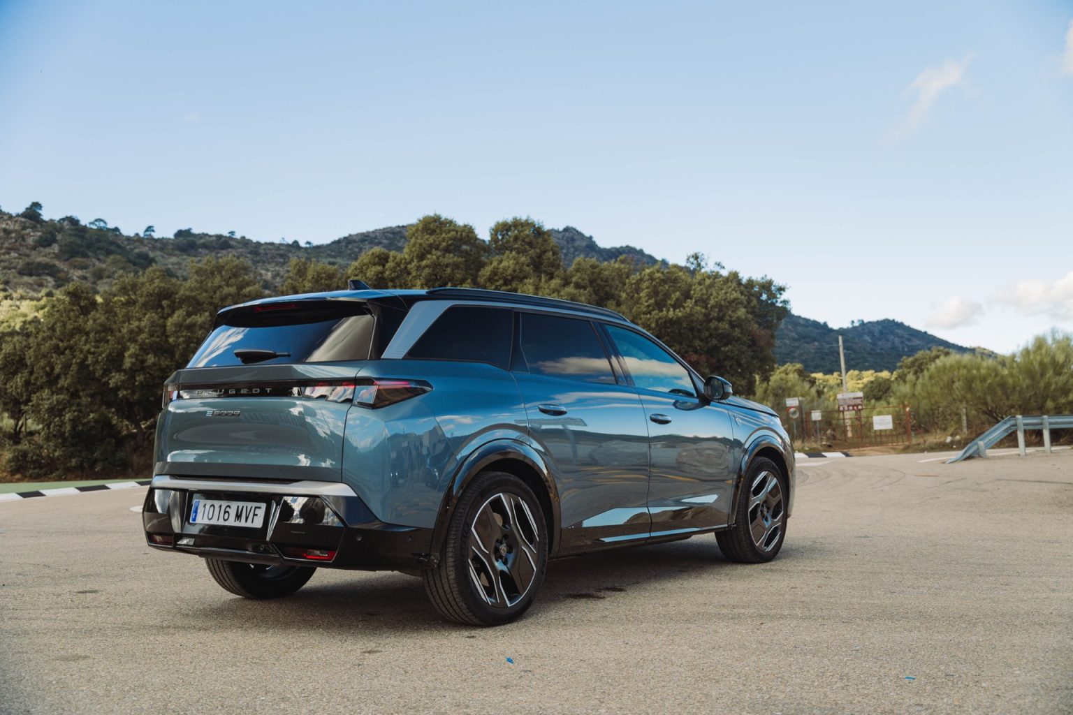 Ao volante da nova gama Peugeot 5008