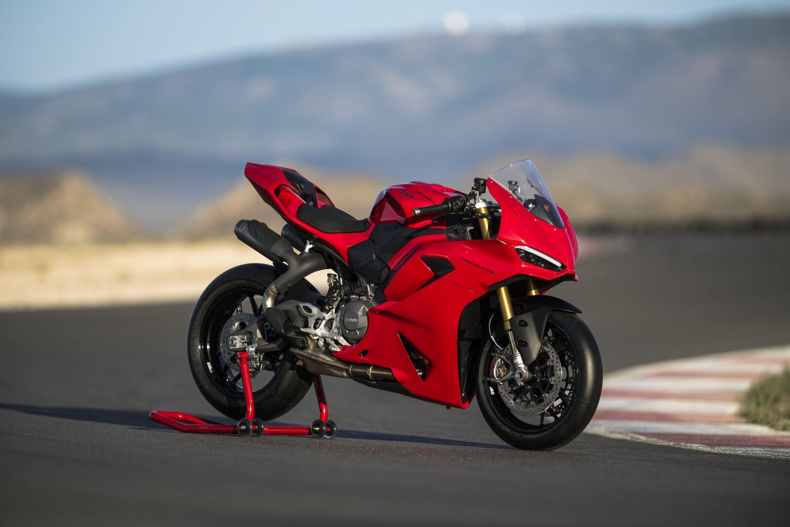 Ducati predstavlja novi Panigale V2 i Streetfighter V2