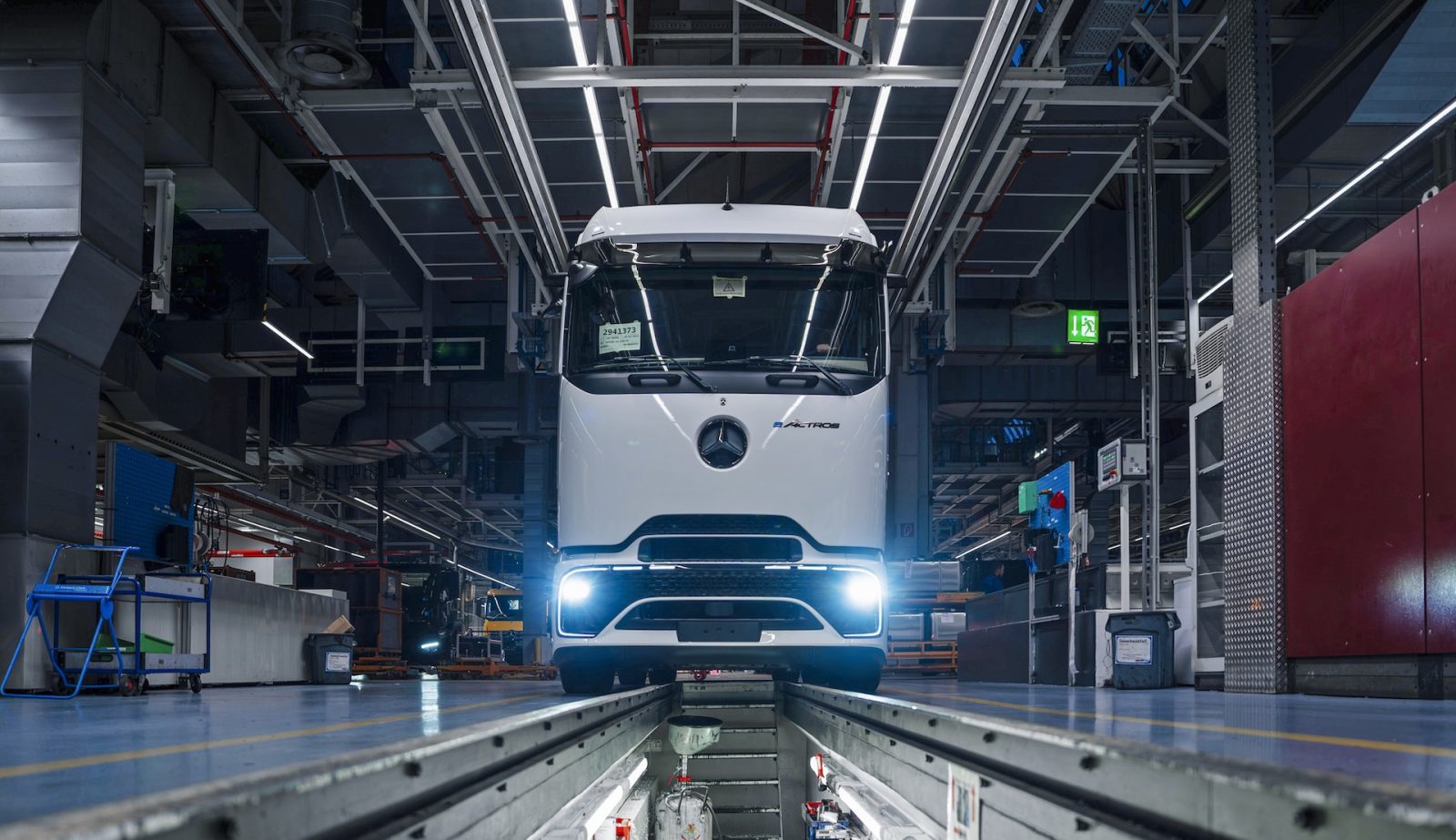 Mercedes-Benz starts production of its eActros 600 long-haul electric truck