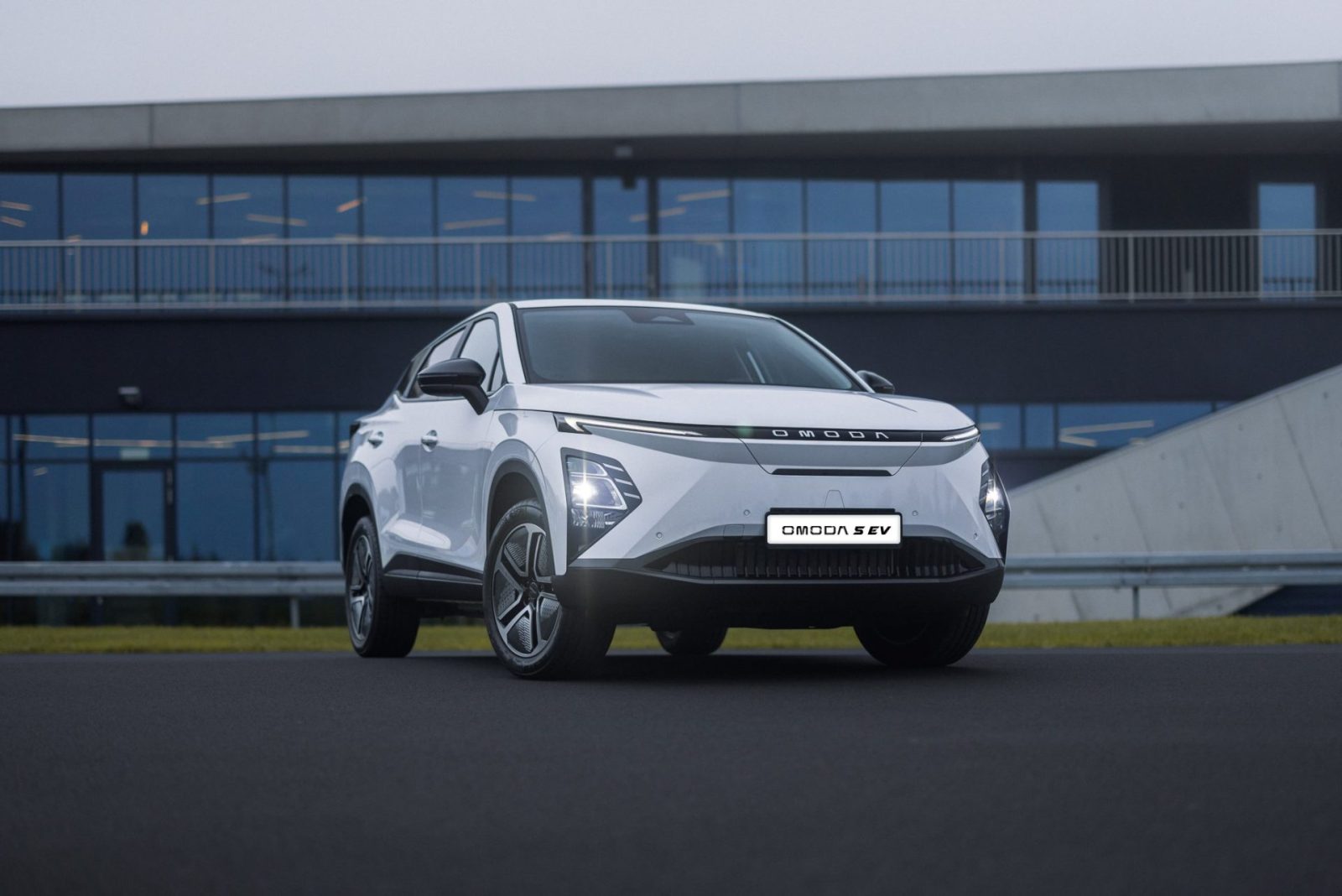 O OMODA 5 EV com 430km de autonomia pode ser seu a partir de 199€ por mês