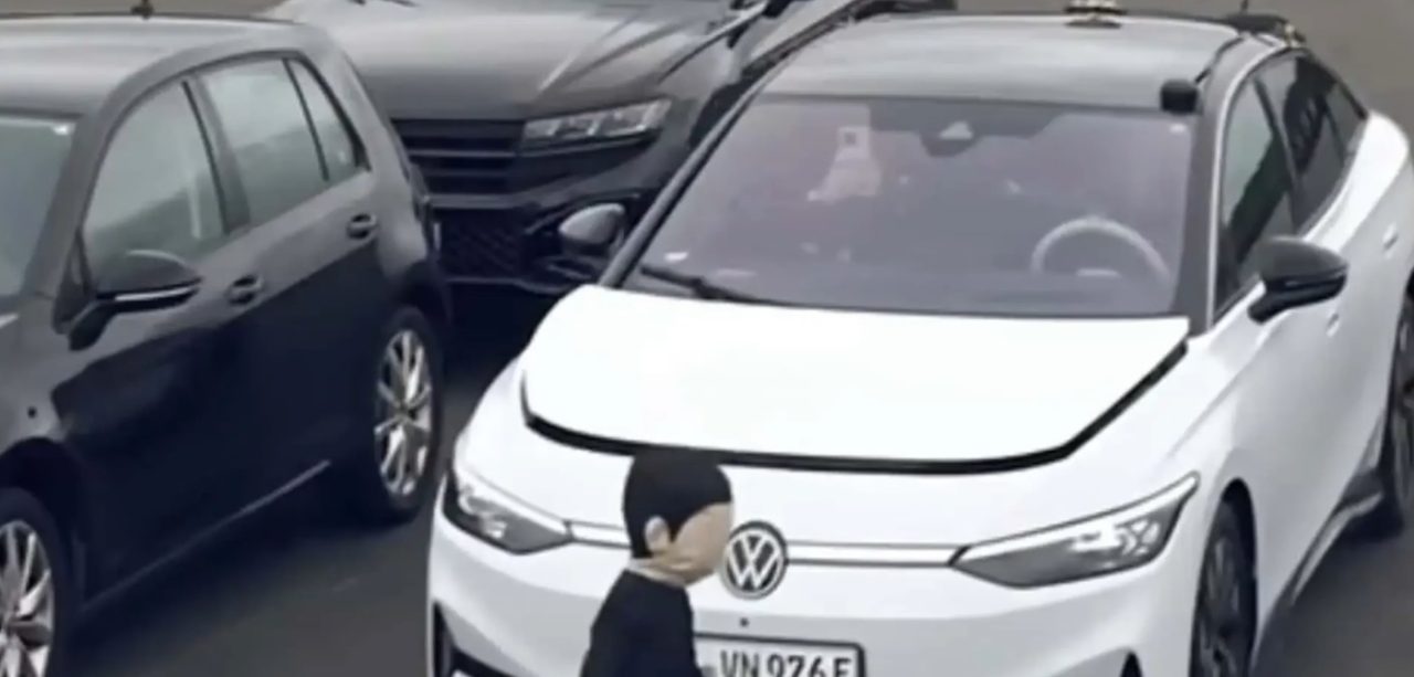 Volkswagen improves pedestrian safety with its new “Active Hood”