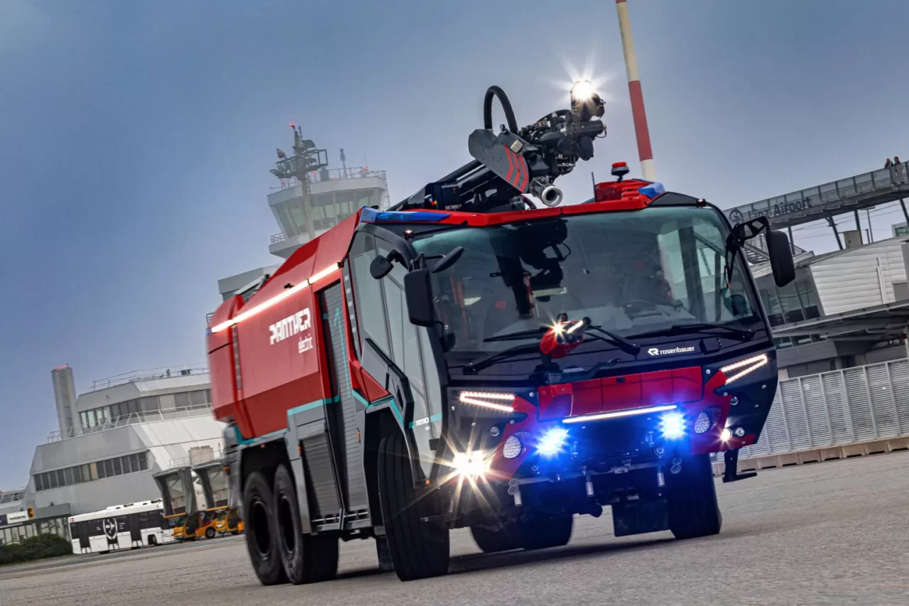 Der Rosenbauser Panther 6×6 ist das elektrische Löschfahrzeug für ...