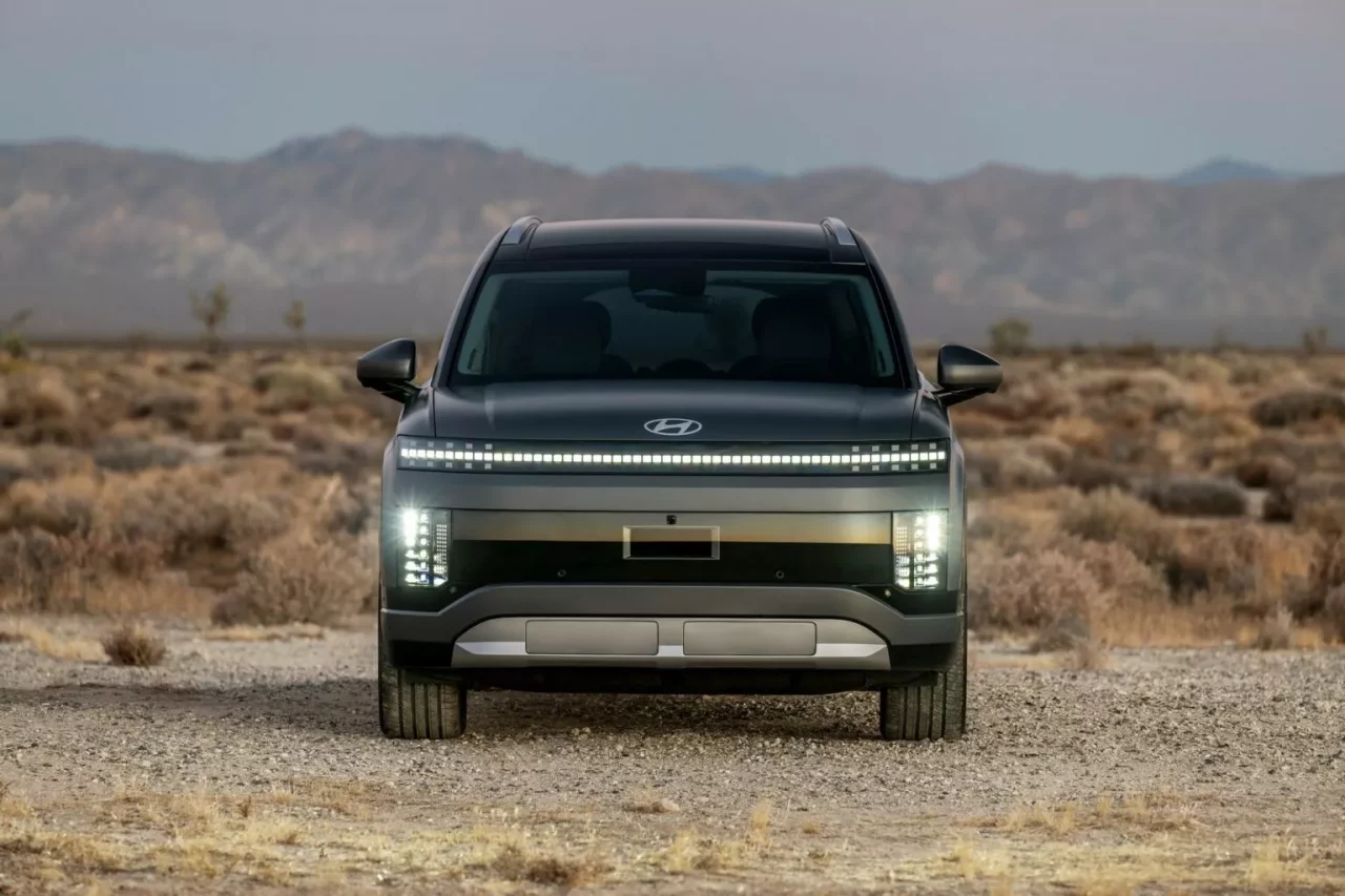 El Hyundai Ioniq 9 se presenta con ganas de hacerse ver y convertirse ...