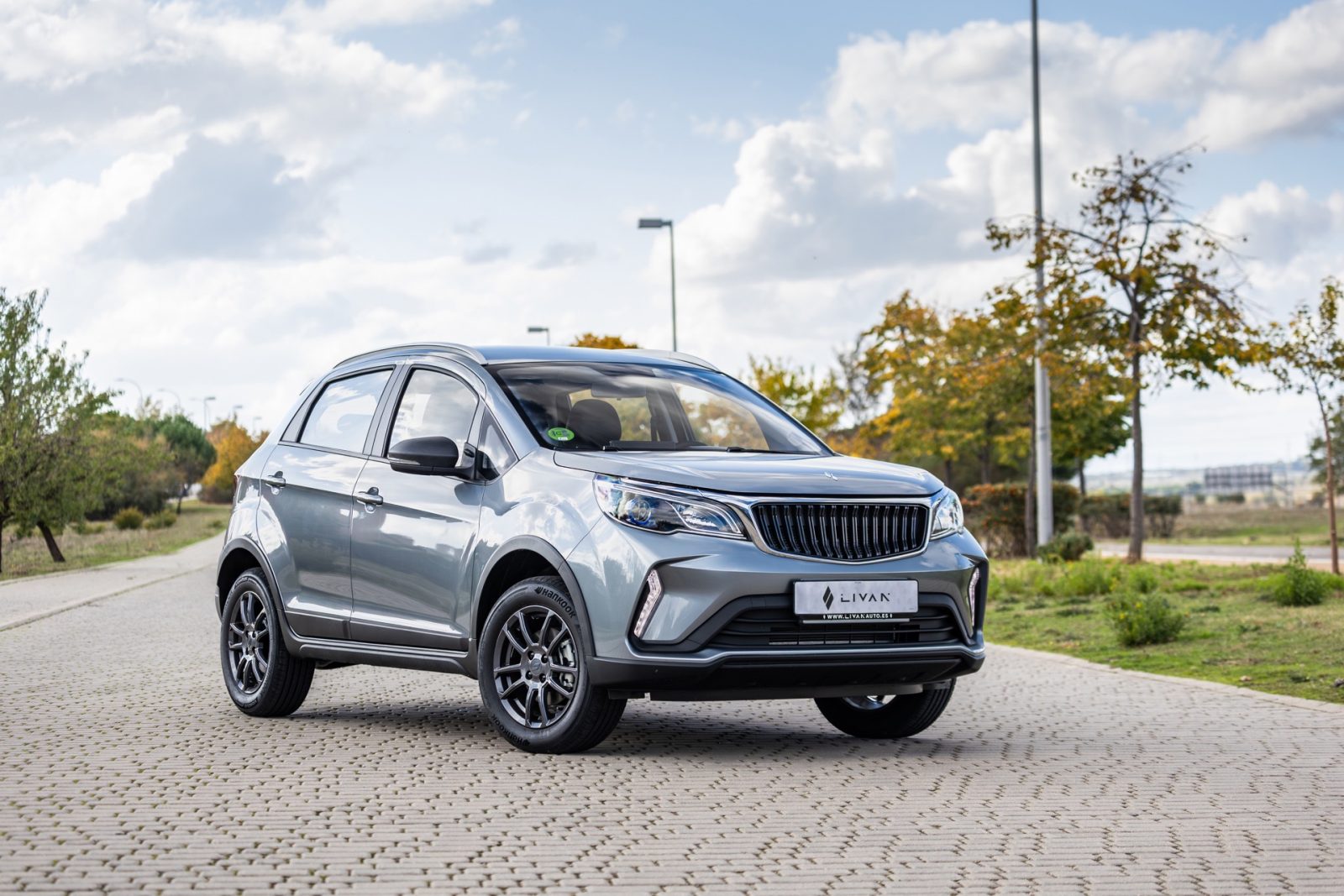 La Dacia Sandero a un os dur : c'est le Livan X3 Pro, un SUV urbain ...