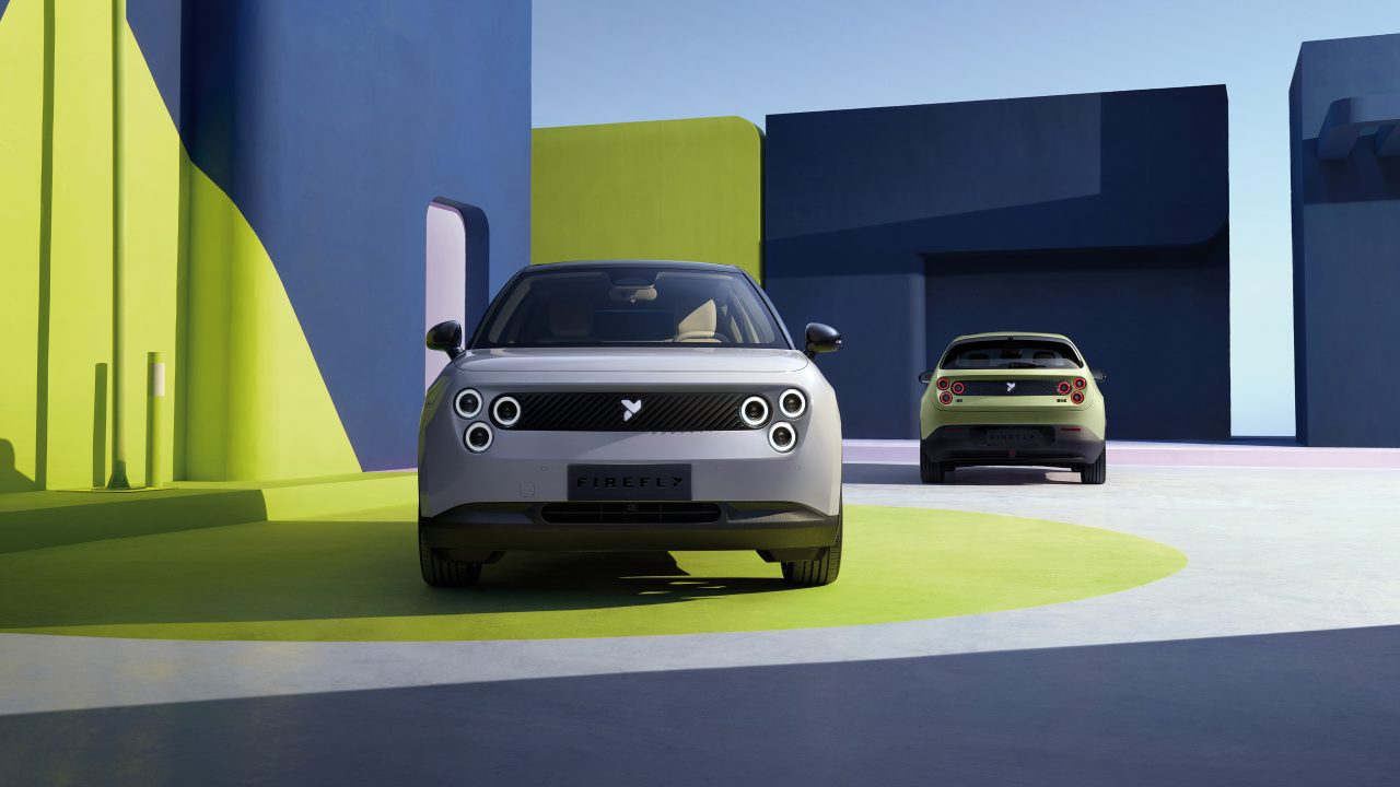 NIO presents its new FireFly electric urban vehicle under the same brand