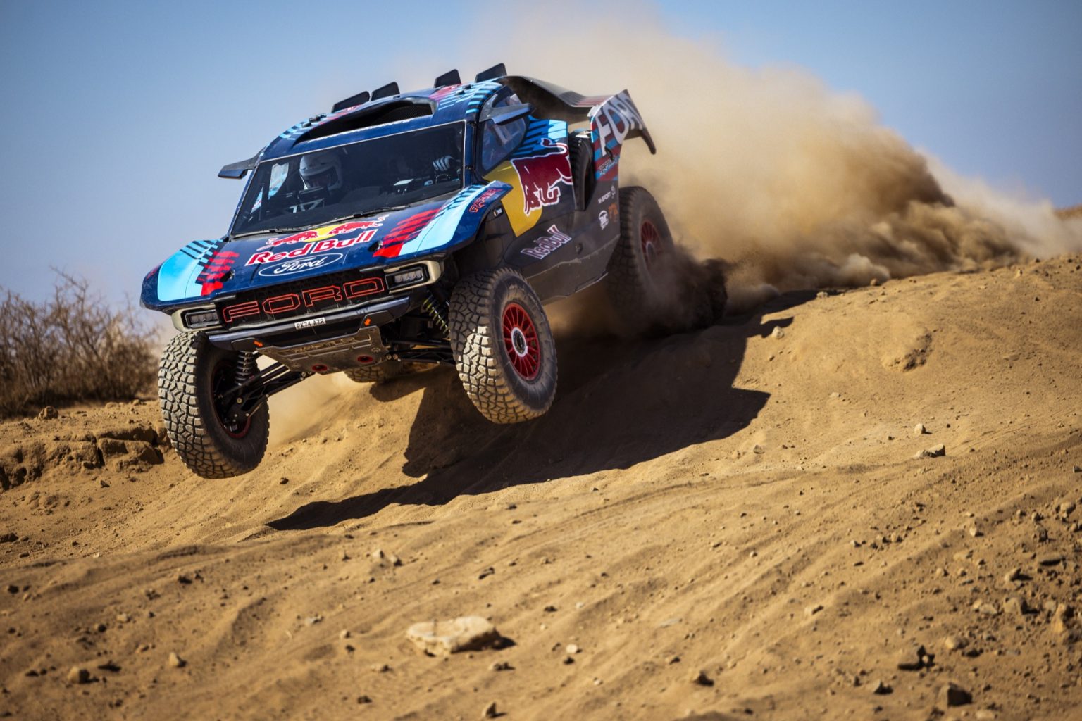 Carlos Sainz y el Ford Raptor T1+, preparados para el Dakar