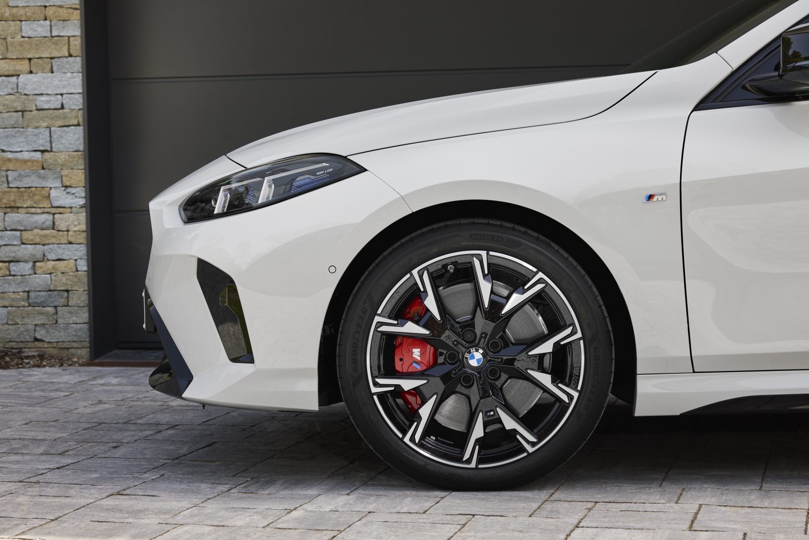 Prueba BMW M135 xDrive: probamos el compacto premium de BMW que compite con los mejores