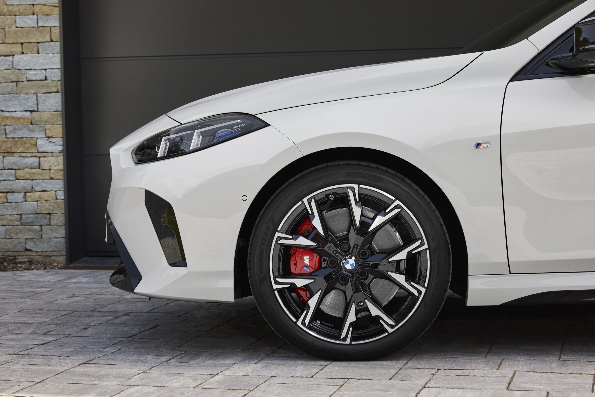 Prueba BMW M135 xDrive: probamos el compacto premium de BMW que compite con los mejores